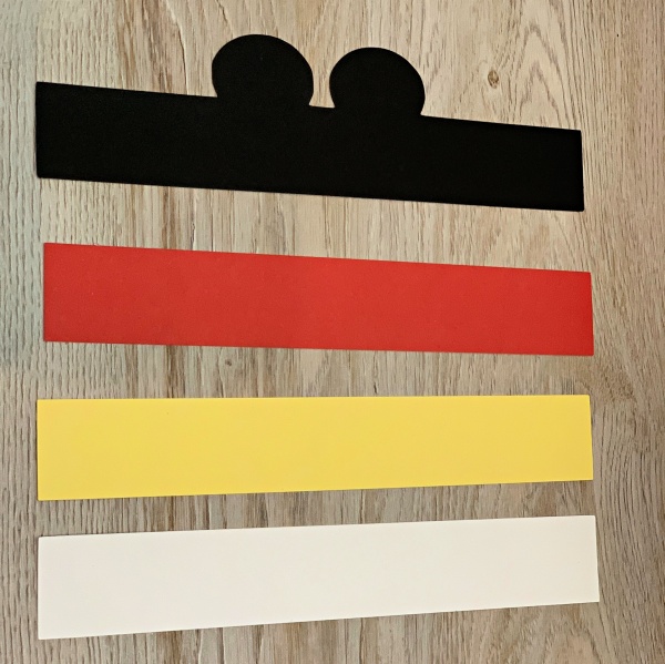 Disney Vacation Mickey Countdown Chain Tutorial & Video