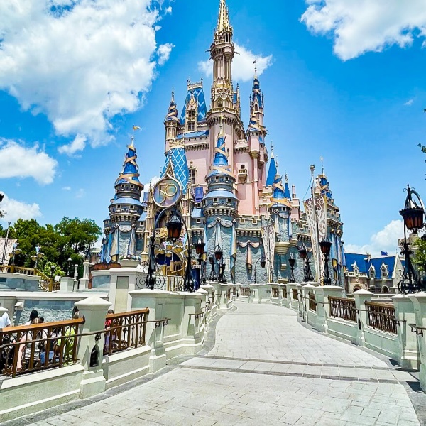 How to Guarantee Low Wait Times When you Rope Drop at Disney